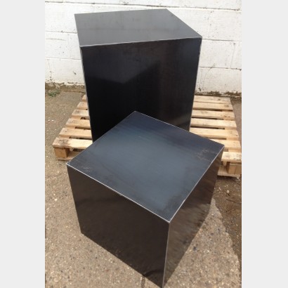 plate steel plinths | Metroretro